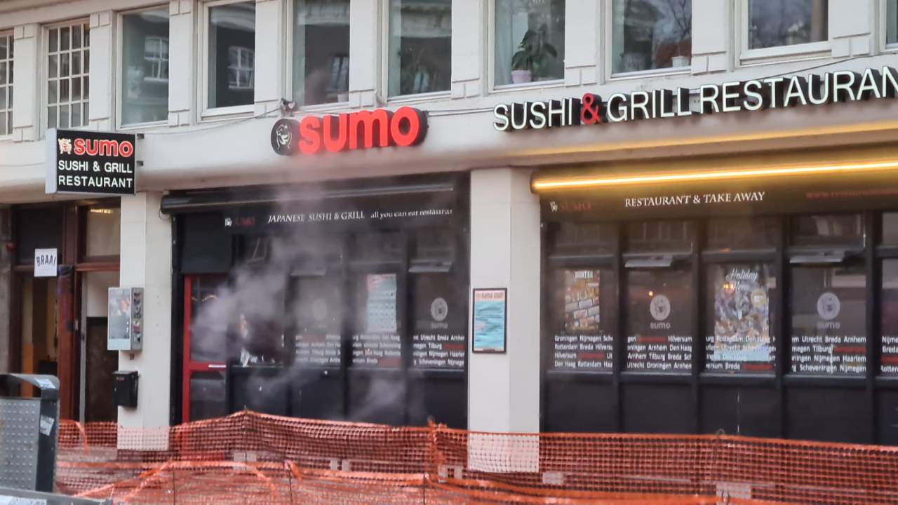 Grote brand bij Sumo in Amsterdam op Vijzelstraat