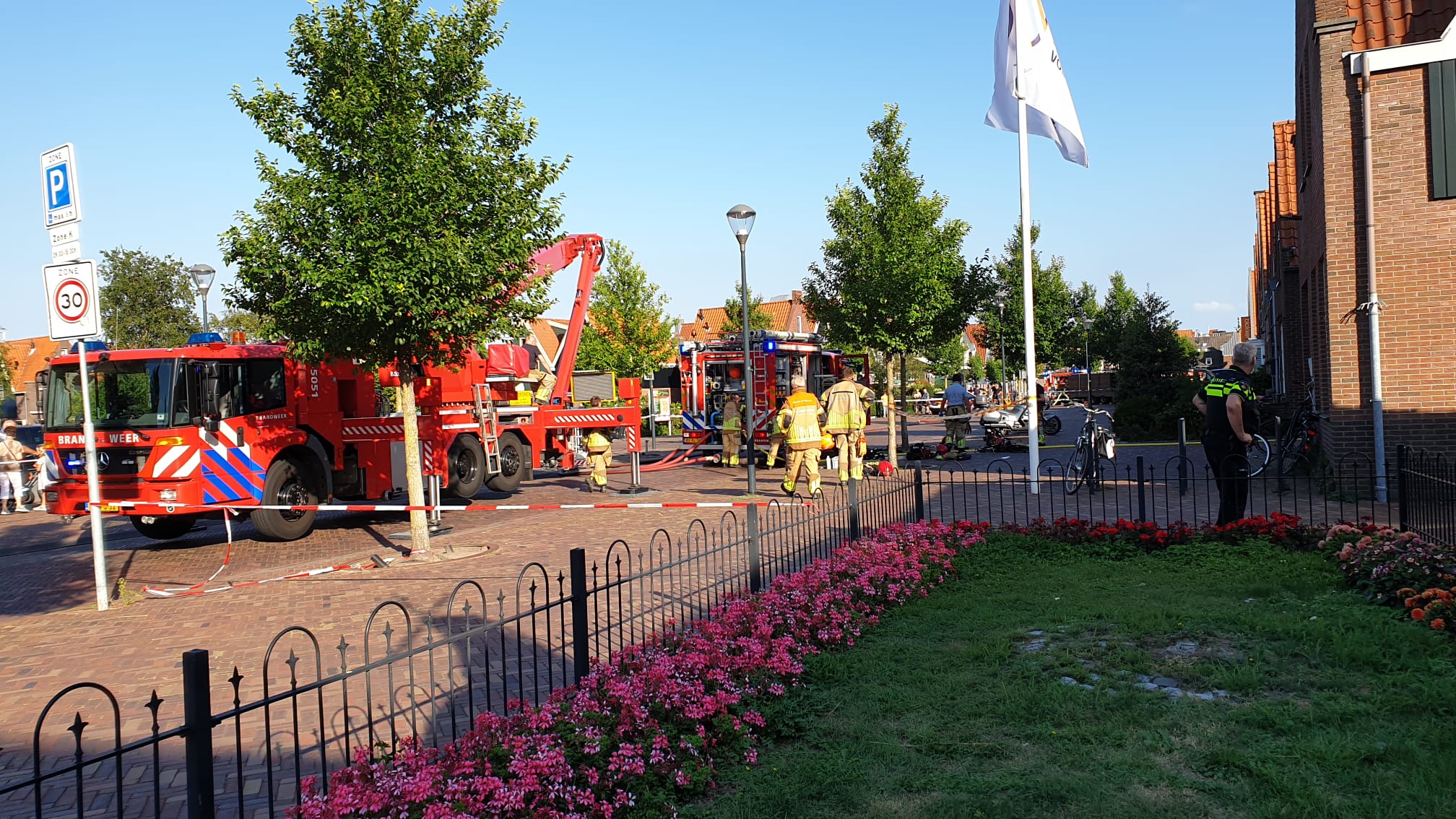 Woning ontruimd na brand in schuur in Volendam