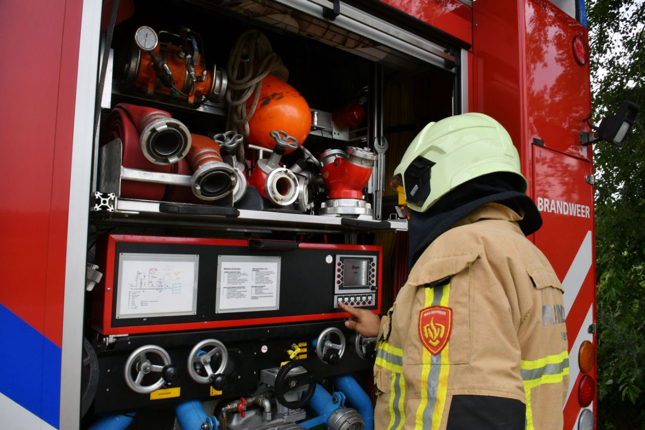 Zeer grote brand op Harry Koningsbergerstraat in Amsterdam | 6 oktober ...